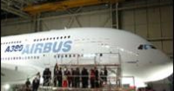 Airbus A380 е звездата на авиосалона във Франция - Новини от Dnes.bg
