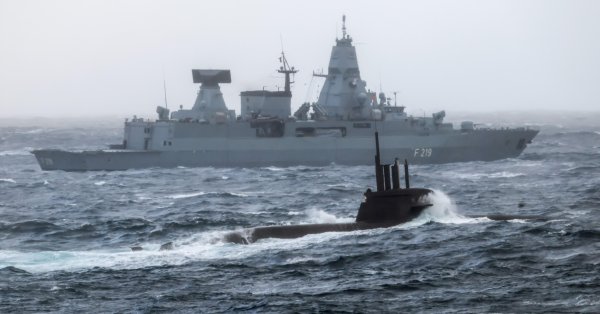 Коментари за Защо НАТО се смее на руската „модерна“ подводница клас Кило II - Страница 4 ...