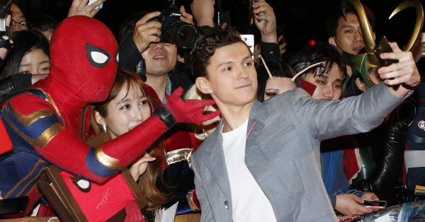 Том Холанд мрази Холивуд - Новини от Dnes.bg