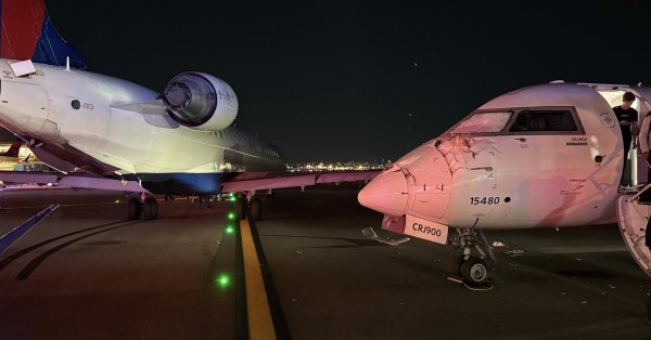 Пътник на Delta Airlines за инцидента: Хаос на борда, бяхме напълно смачкани - Новини от Dnes.bg