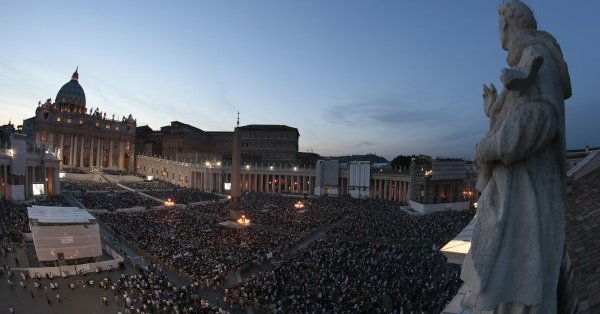 70 000 се молят с папата за мир в Сирия - Новини от Dnes.bg