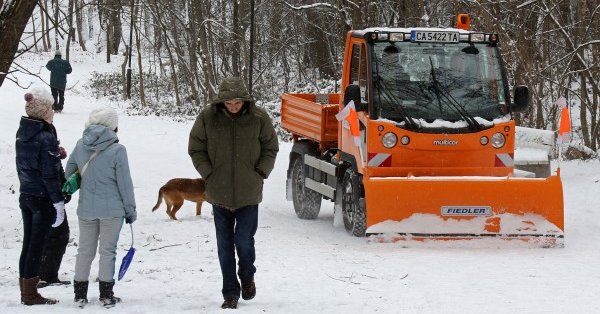 Махат опасните ледени висулки от мостовете в София - Новини от Dnes.bg