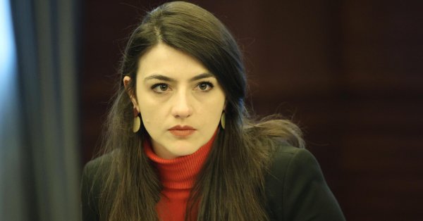 Лена Бориславова: След всеки един избор трябва да има нов състав на ЦИК - Новини от Dnes.bg