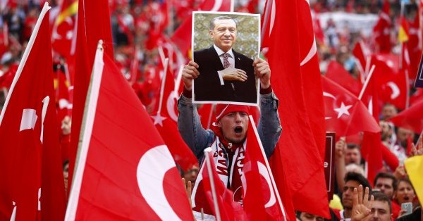 Над 10 000 на площада в Кьолн зад Ердоган - Новини от Dnes.bg