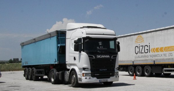 Спират тировете на участък на АМ "Тракия" - Новини от Dnes.bg