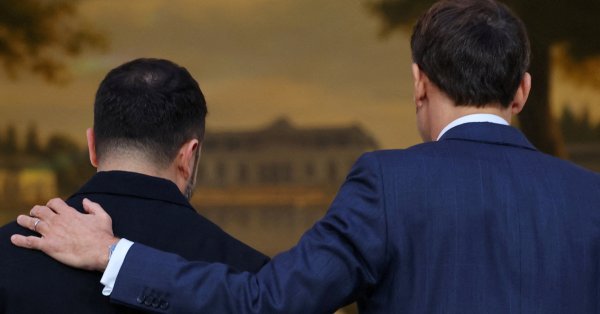 Коментари за Затъмнения, обсади и корупция в близкия му кръг: Най-мрачната зима за Зеленски ...