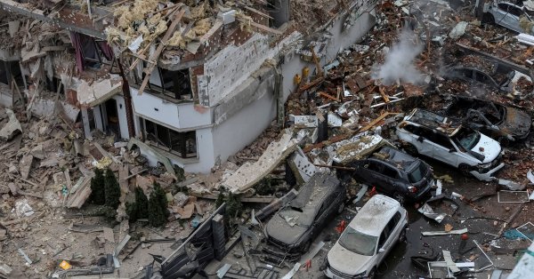 Хората си мислят, че знаят какво е война - реалността в Украйна е смесица от ужас и ежедневие ...