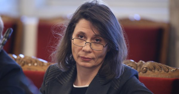 Белобрадова: Оставки не се дават, за да спасиш животи, а когато не се справяш с работата си ...