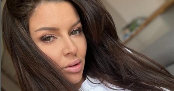 Попфолк певицата Дебора катастрофира с 2.9 промила алкохол по обед - Новини от Dnes.bg