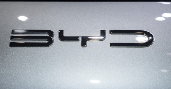 Новият хибрид на BYD изминава без зареждане около 2000 км - Новини от Dnes.bg