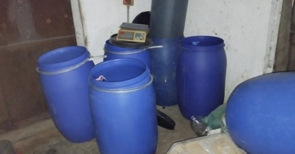 Над 3 т нелегален алкохол за 60 000 лв. заловиха във Варна - Новини от Dnes.bg