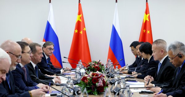 Коментари за Русия и Китай ще работят по 80 съвместни проекта на стойност $200 милиарда ...