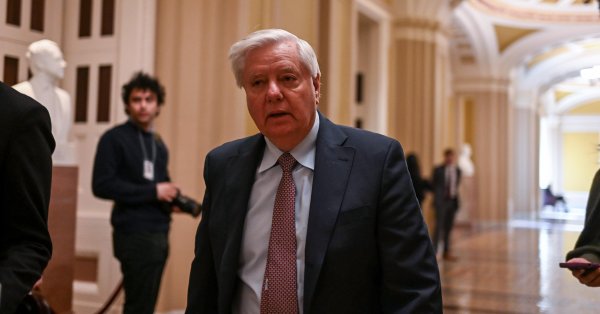 Тръмп срещу Путин: Американският Сенат вади закон със "съкрушителни санкции" срещу Русия ...