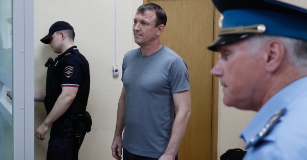 Руски военен съд осъди на 5 г. затвор пенсиониран генерал от фронта в Украйна - Новини от Dnes.bg