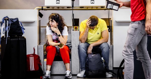 Дронове над Айндховен затвориха летището в града - Новини от Dnes.bg