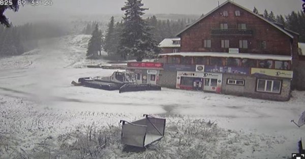 Сняг се сипе на Витоша - Новини от Dnes.bg