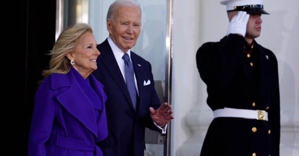 Джо Байдън се сбогува с Белия дом със селфи преди клетвата на Тръмп - Новини от Dnes.bg