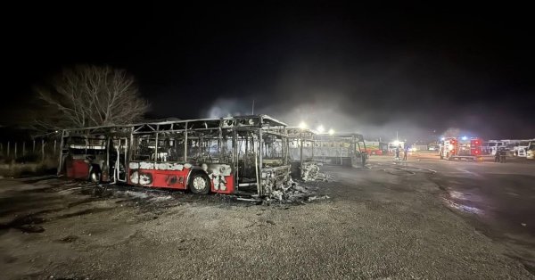 Кметът на Костинброд за изгорелите автобуси: Бяха транспортно бижу - Новини от Dnes.bg