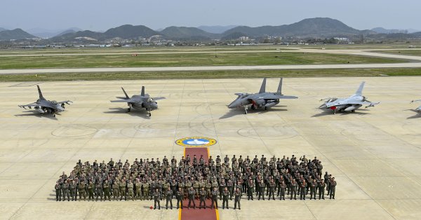 Шойгу договорил бойци от Северна Корея да идват в Русия като трудови мигранти - Новини от Dnes.bg