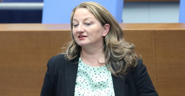 Коментари за Сачева: Терзиев дори не обу едни дънки, за да помогне на доброволците за боклука ...