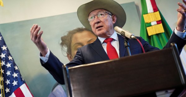 САЩ показаха новото си посолство в Мексико за 1 милиард долара Новини от Dnes Bg