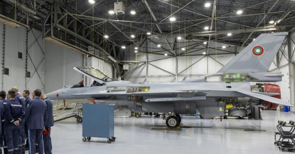 Атанас Запрянов: F-16 ще помогне на българските ВВС да запазят водеща позиция - Новини от Dnes.bg